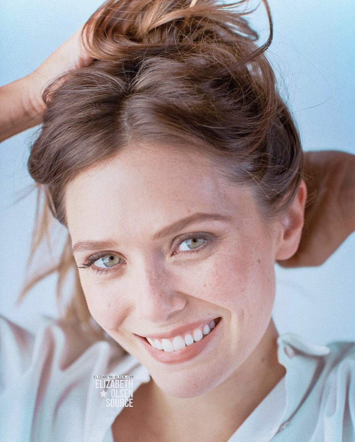 Elizabeth Olsen doing her hair up just before she heads down | Scrolller