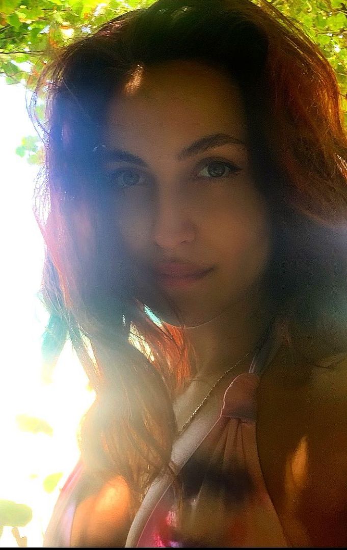 Elli Avram's cleavage show | Scrolller