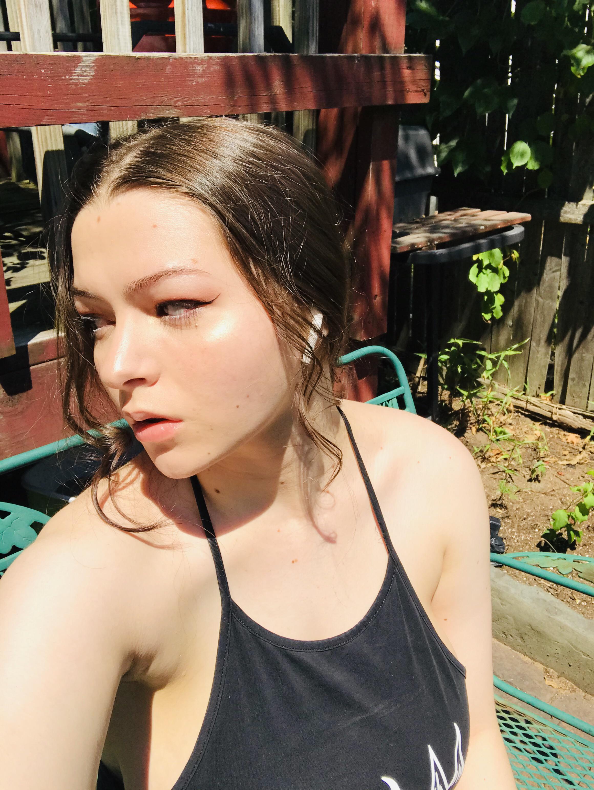 Emerald eyes | Scrolller