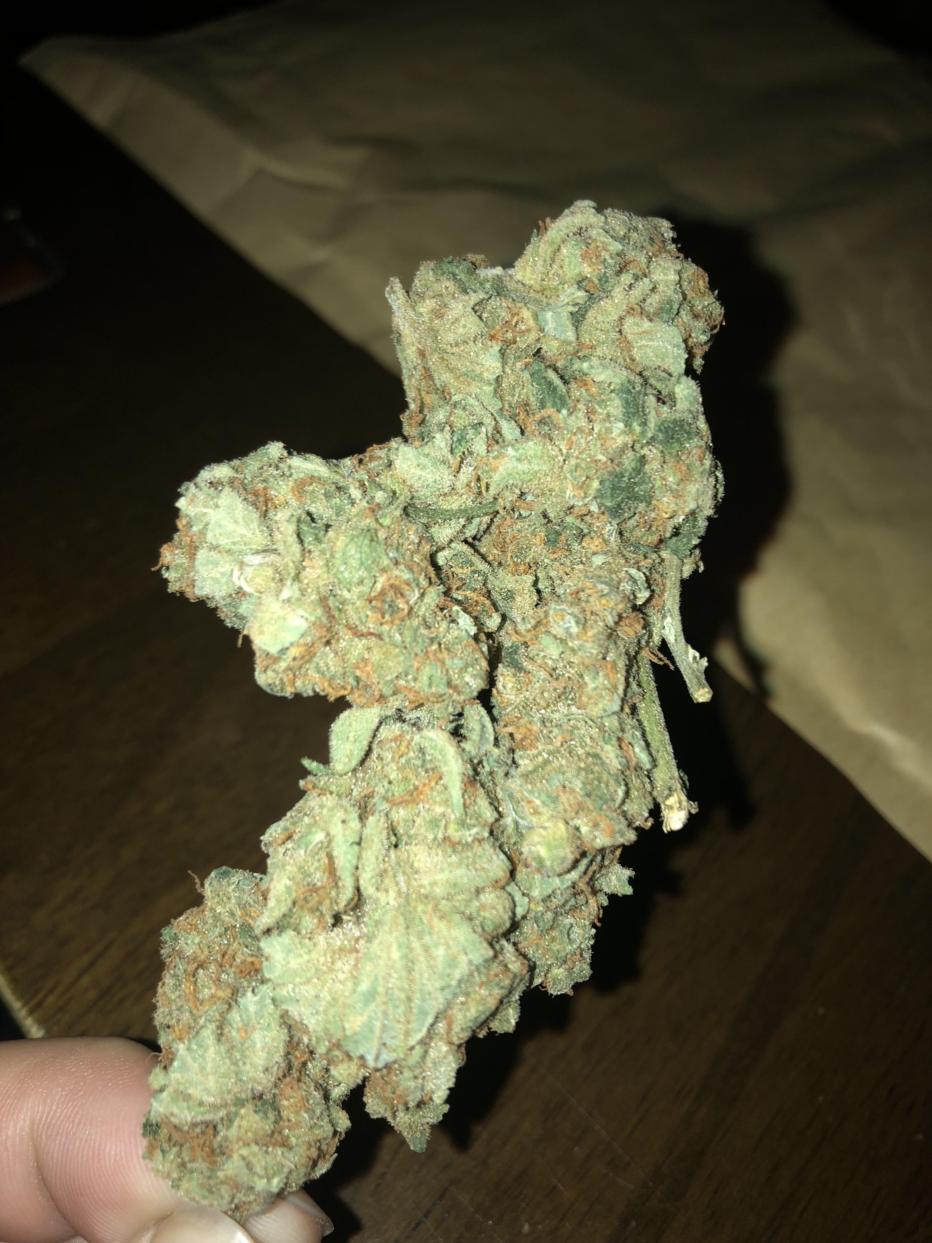 Emerald Isle Bud | Scrolller