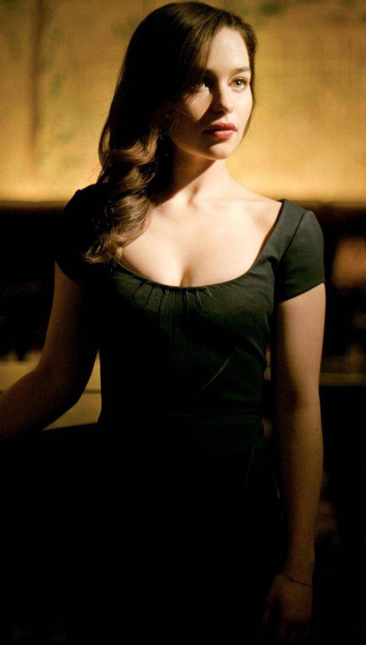 Emilia Clarke Scrolller