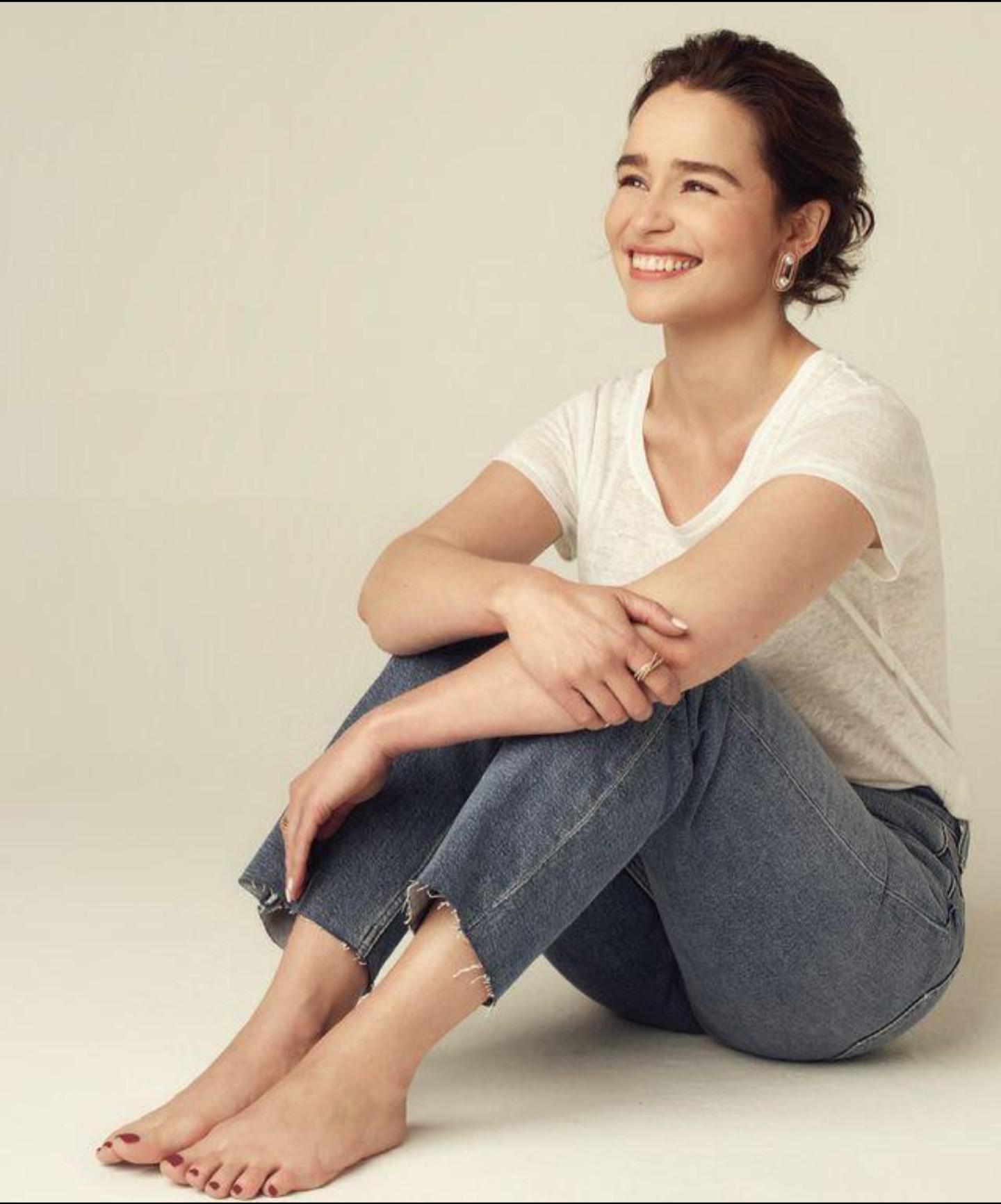 Emilia Clarke Scrolller