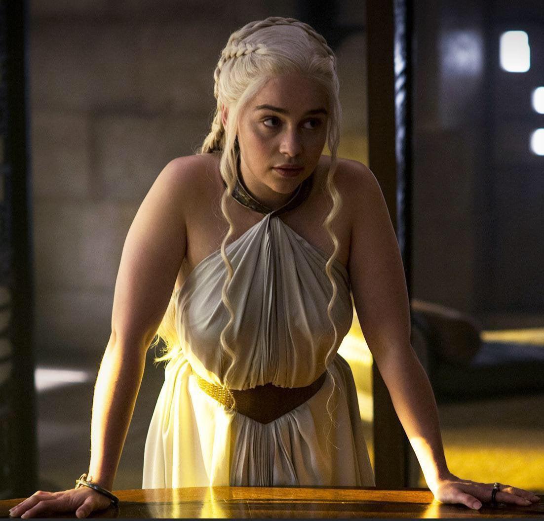 Emilia Clarke’s thick body is built for bbc | Scrolller