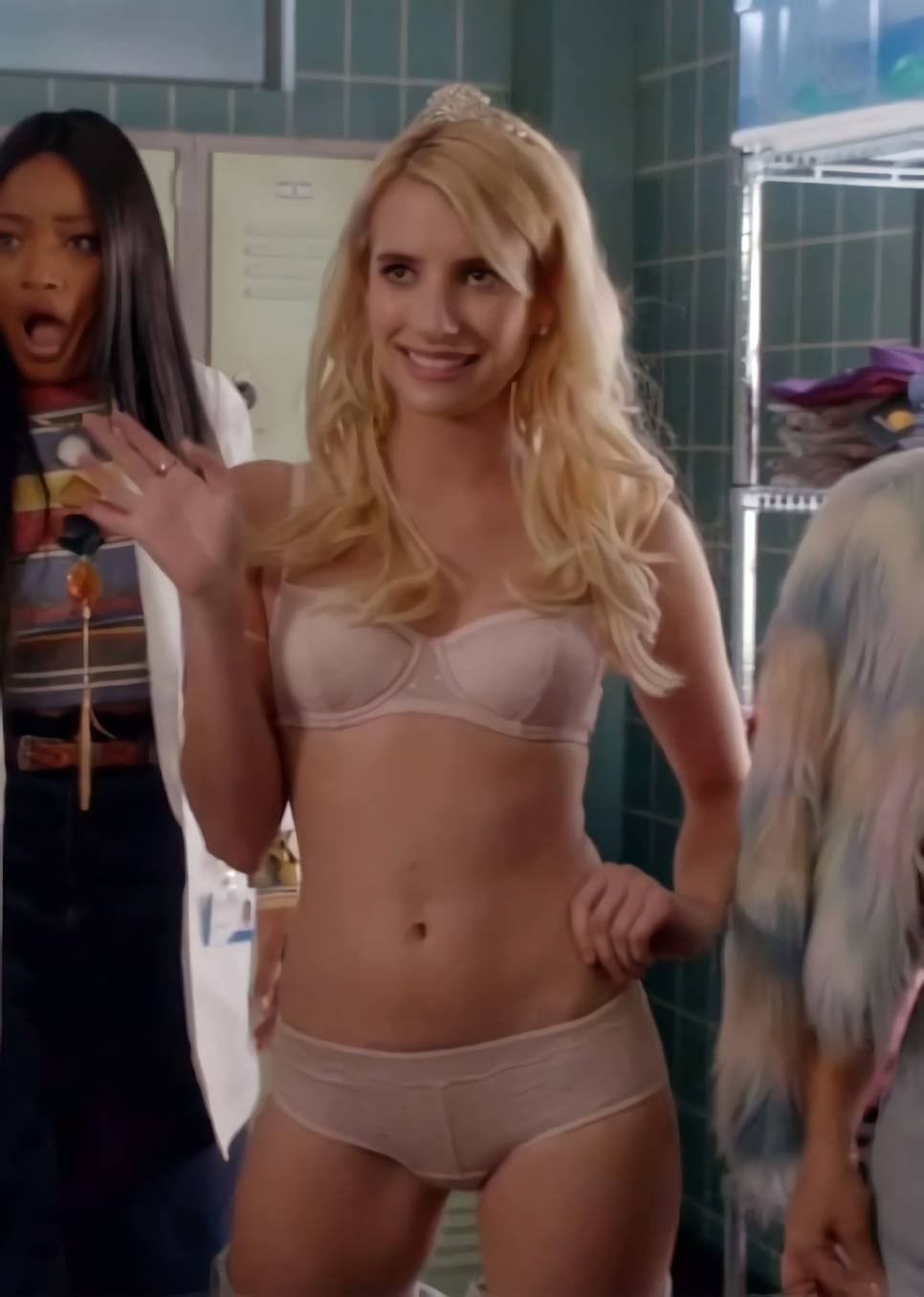 Emma Roberts | Scrolller