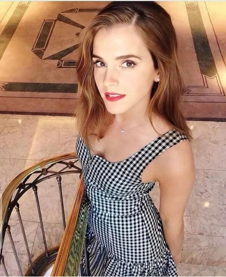 Emma Watson | Scrolller