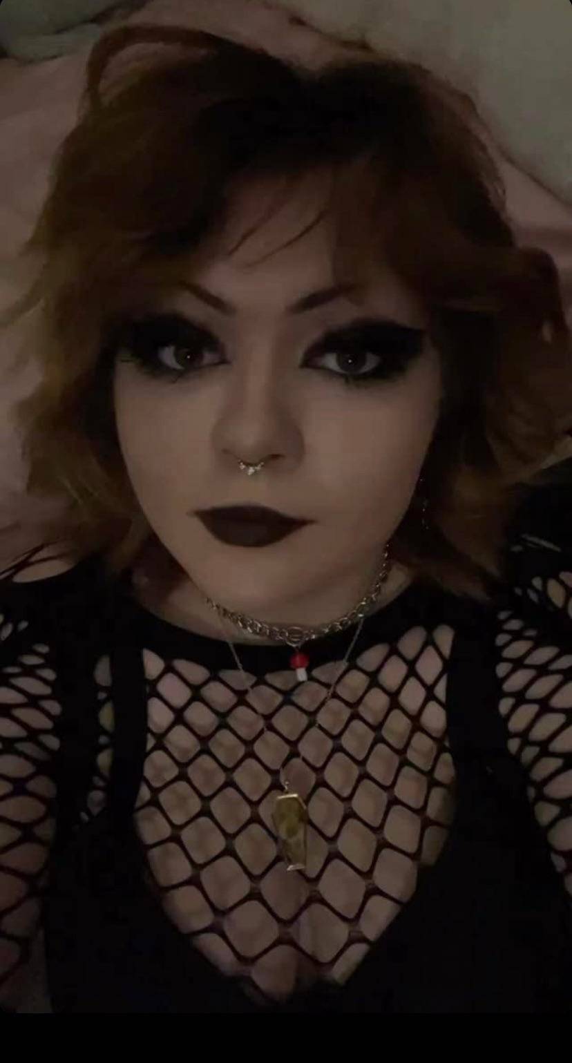 🖤 emo queen | Scrolller