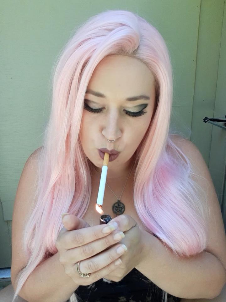 Enjoying a break after filming | Scrolller