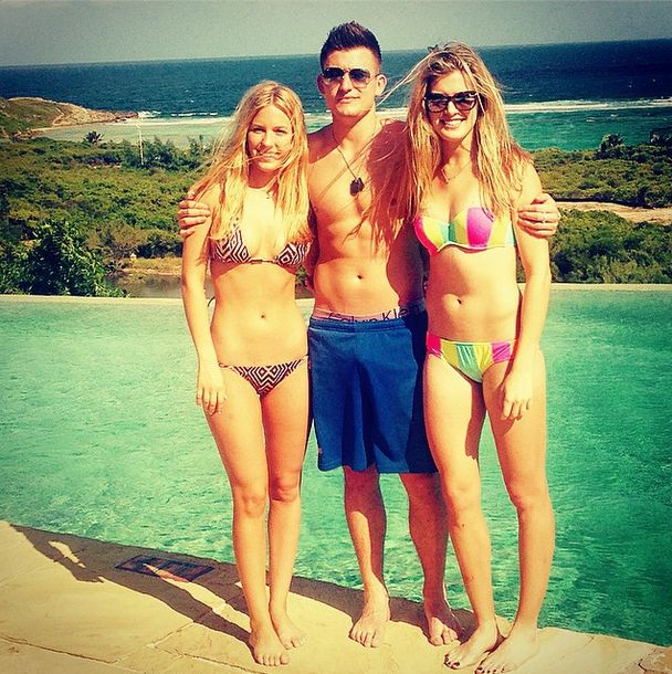 Eugenie Bouchard and her twin sister | Scrolller