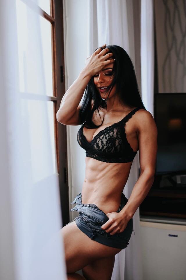 Eva Andressa | Scrolller