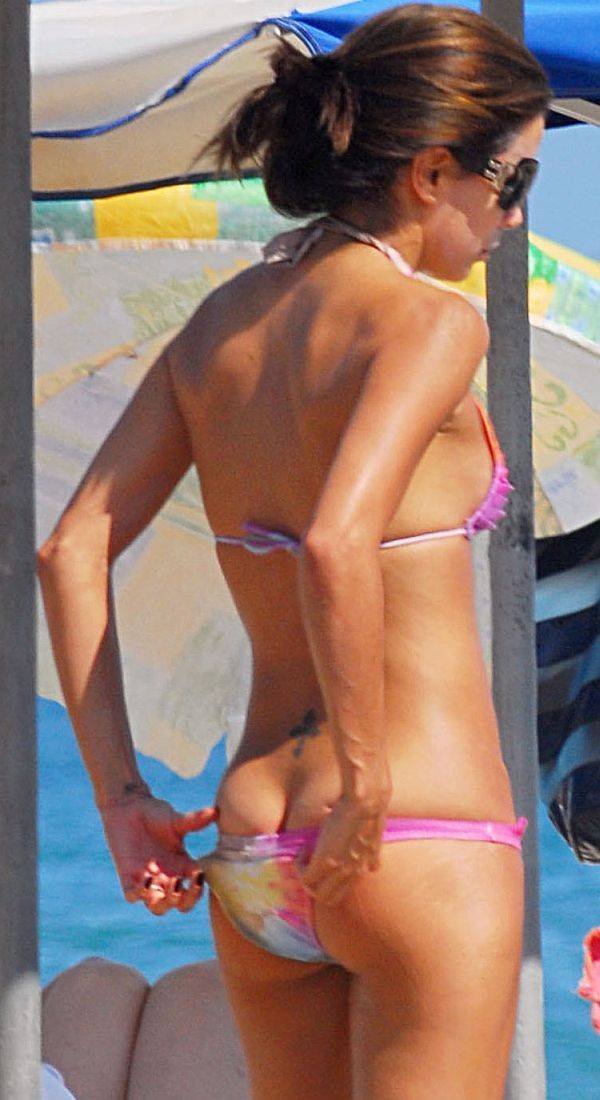 Too Much Crack For One Bikini Scrolller 7744