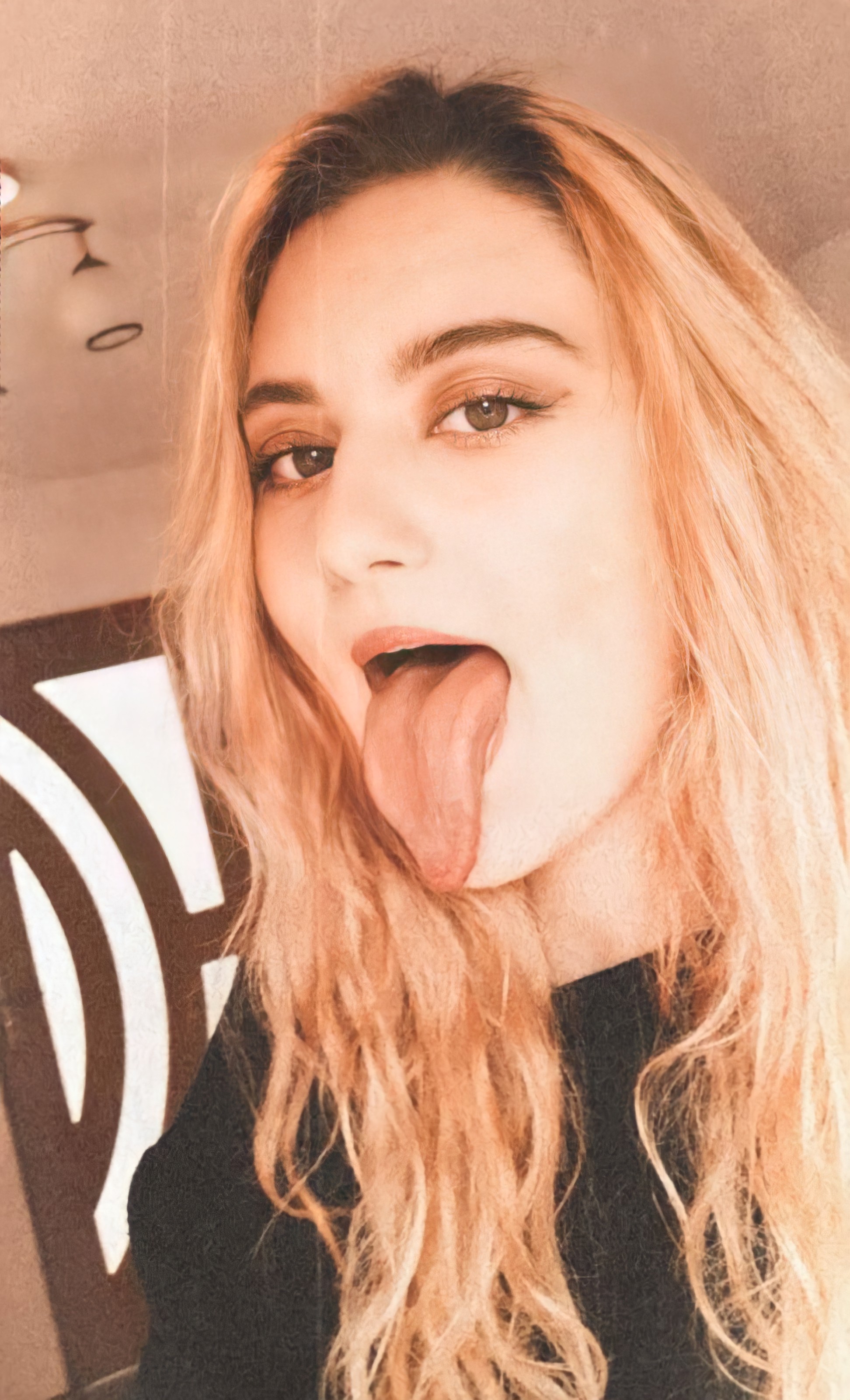 Everybody loves a long tongue | Scrolller