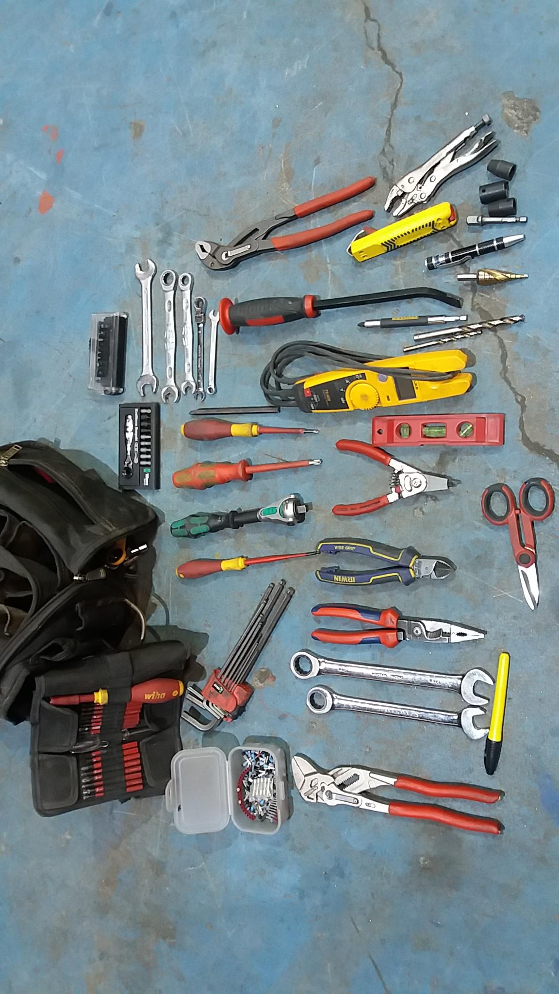 Everyday carry updated. Resolution 2048x1152. | Scrolller