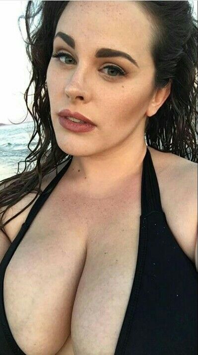 Excellent Cleavage | Scrolller