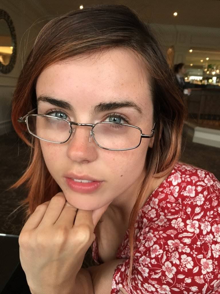 Excusez-moi | Scrolller