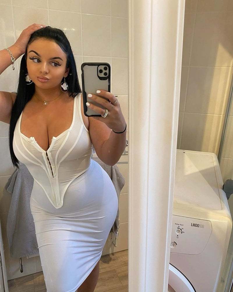 Extra curvy Irish chav | Scrolller