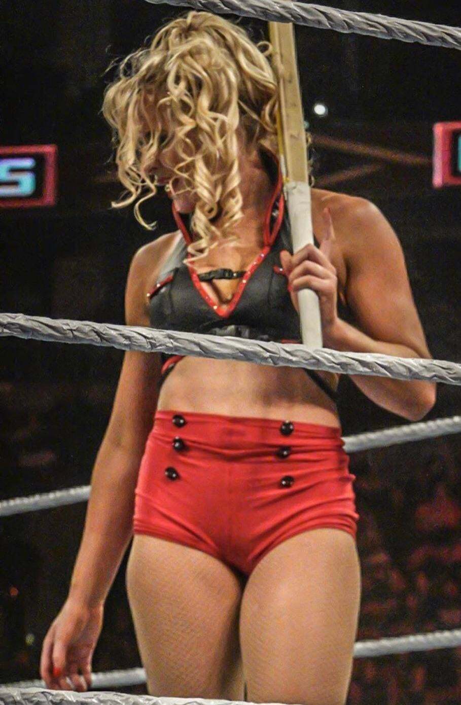 Extreme Lady | Scrolller