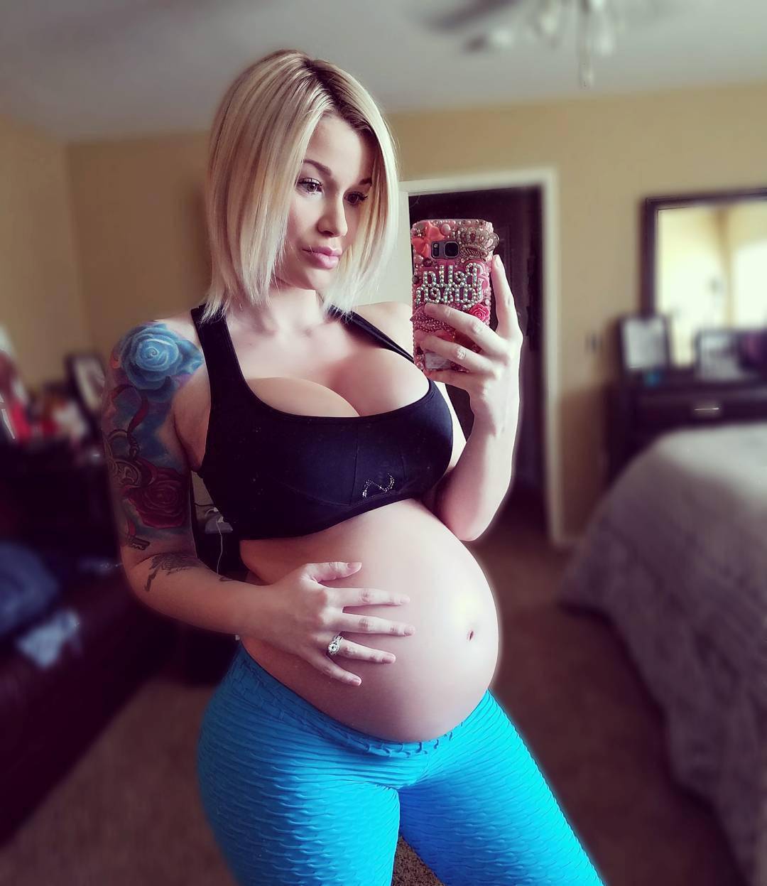 Extremely Busty Pregnant Woman | Scrolller