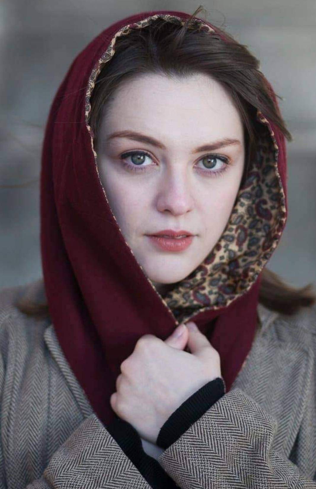 eye contact | Scrolller