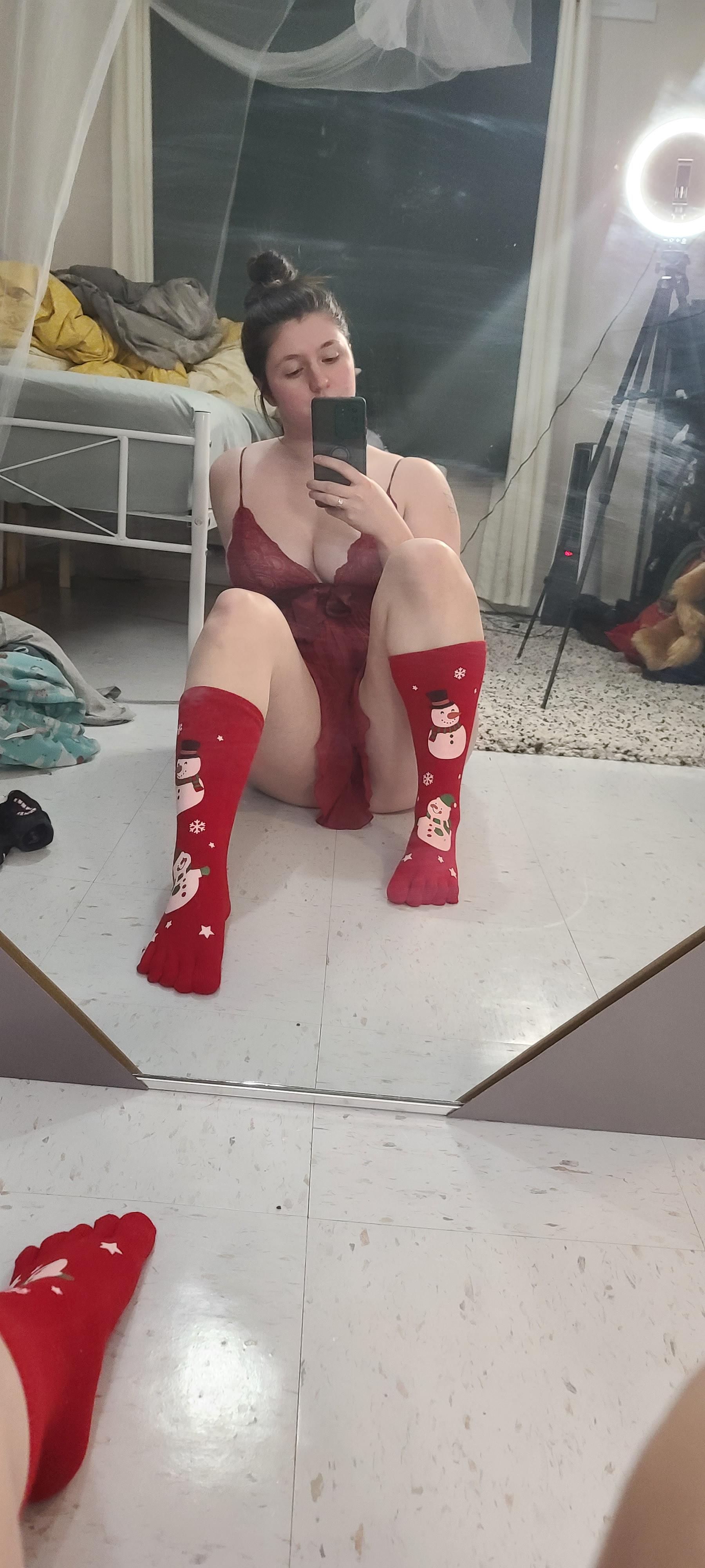 [f] 21 and feeling festive! | Scrolller