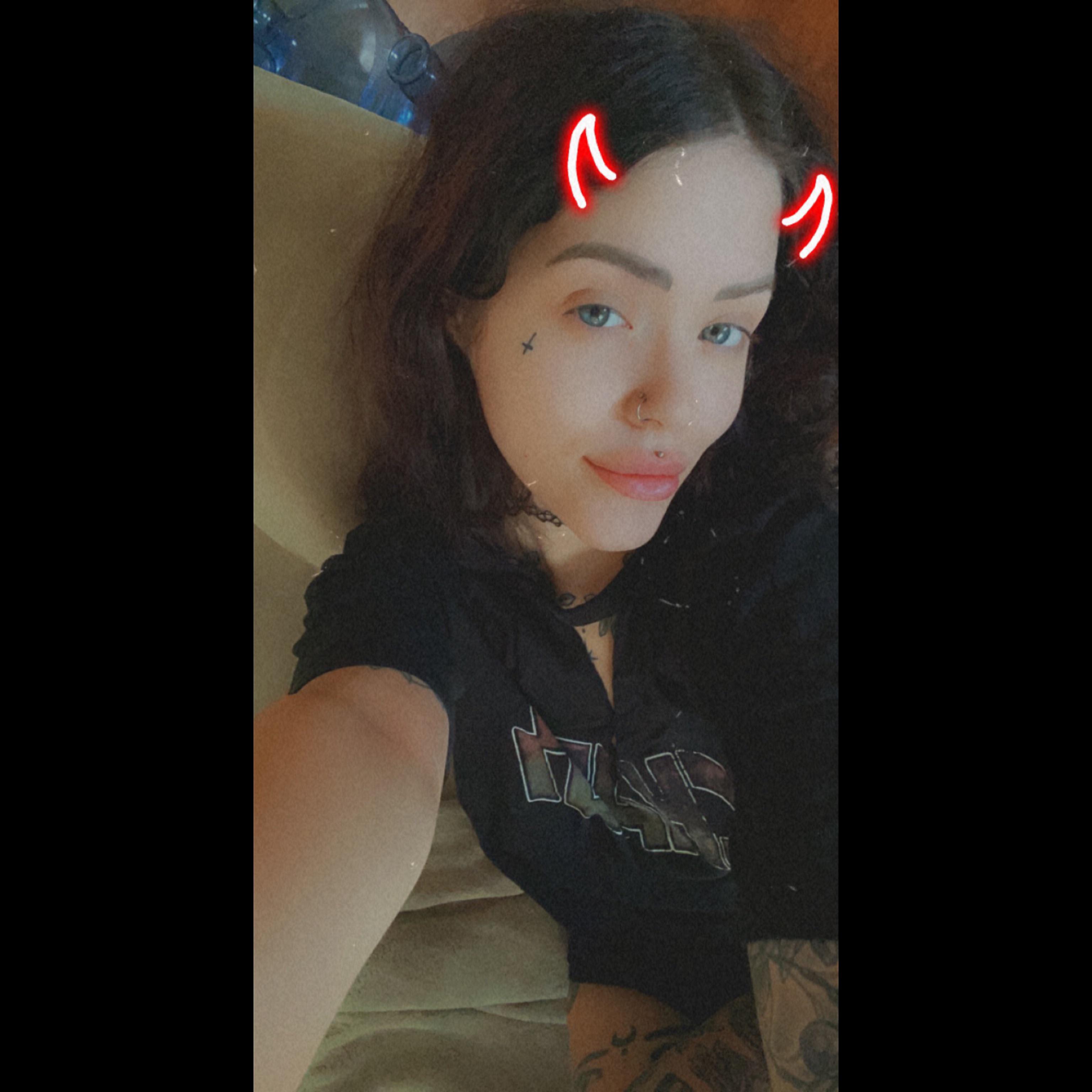 No makeup chilling | Scrolller