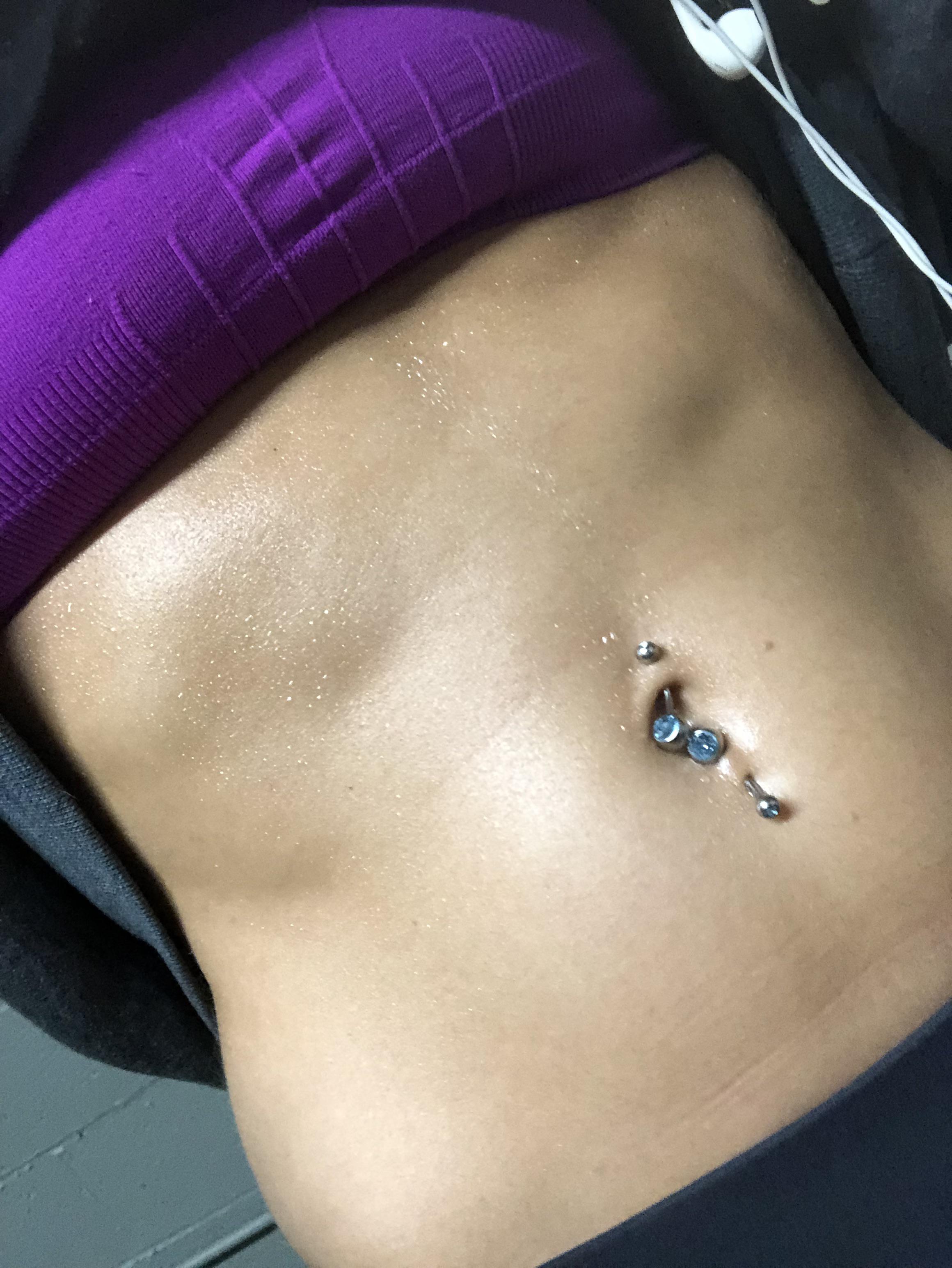 [f] double pierced bellybutton. | Scrolller