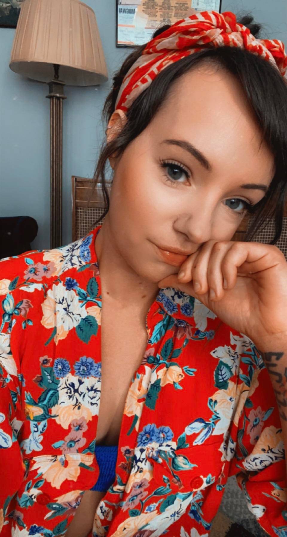 [F]eeling like an old school pin up girl 🤷🏻‍♀️☺️ I wish- 30 | Scrolller