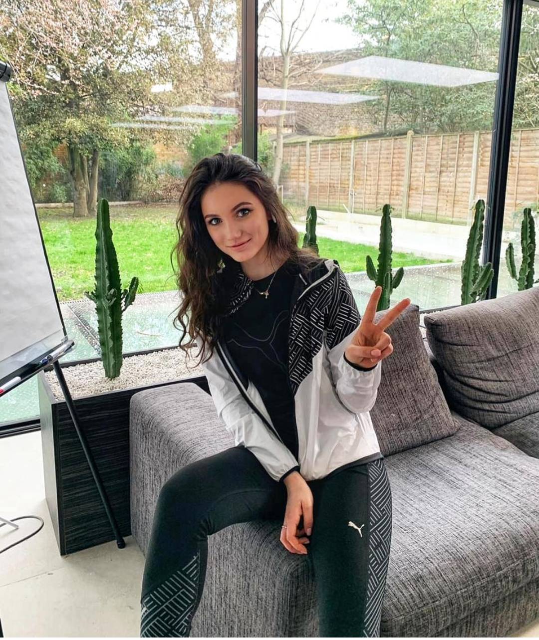 F18 Girlfriend material? | Scrolller