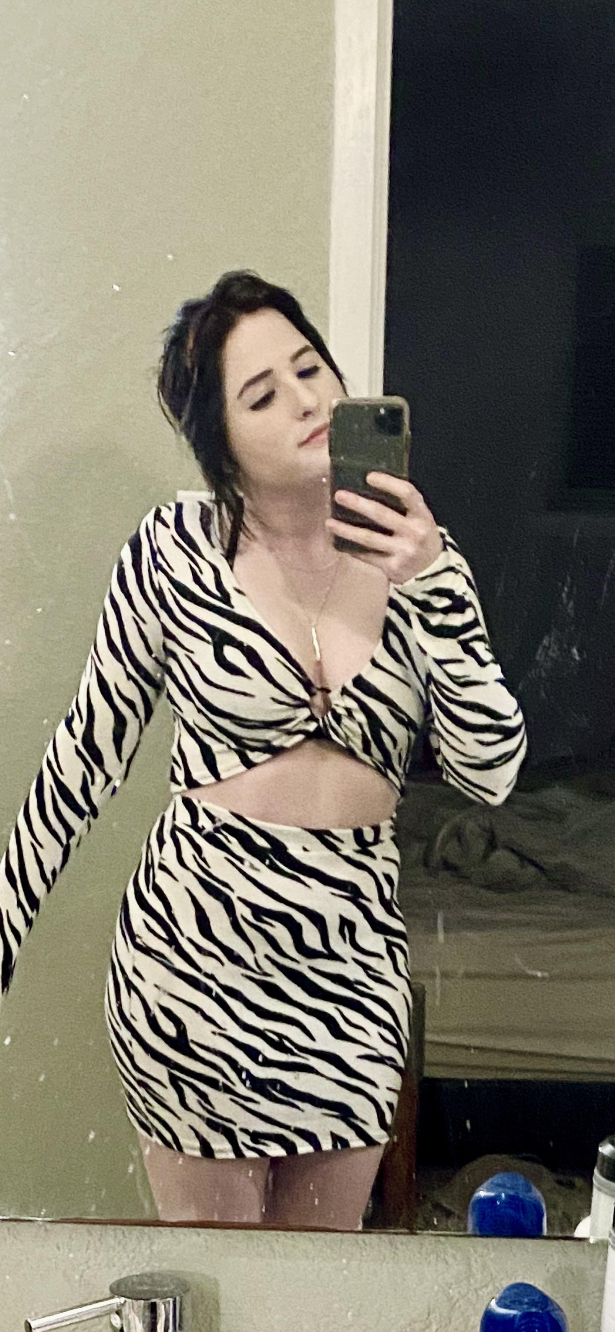 {F23} just feeling a little extra | Scrolller