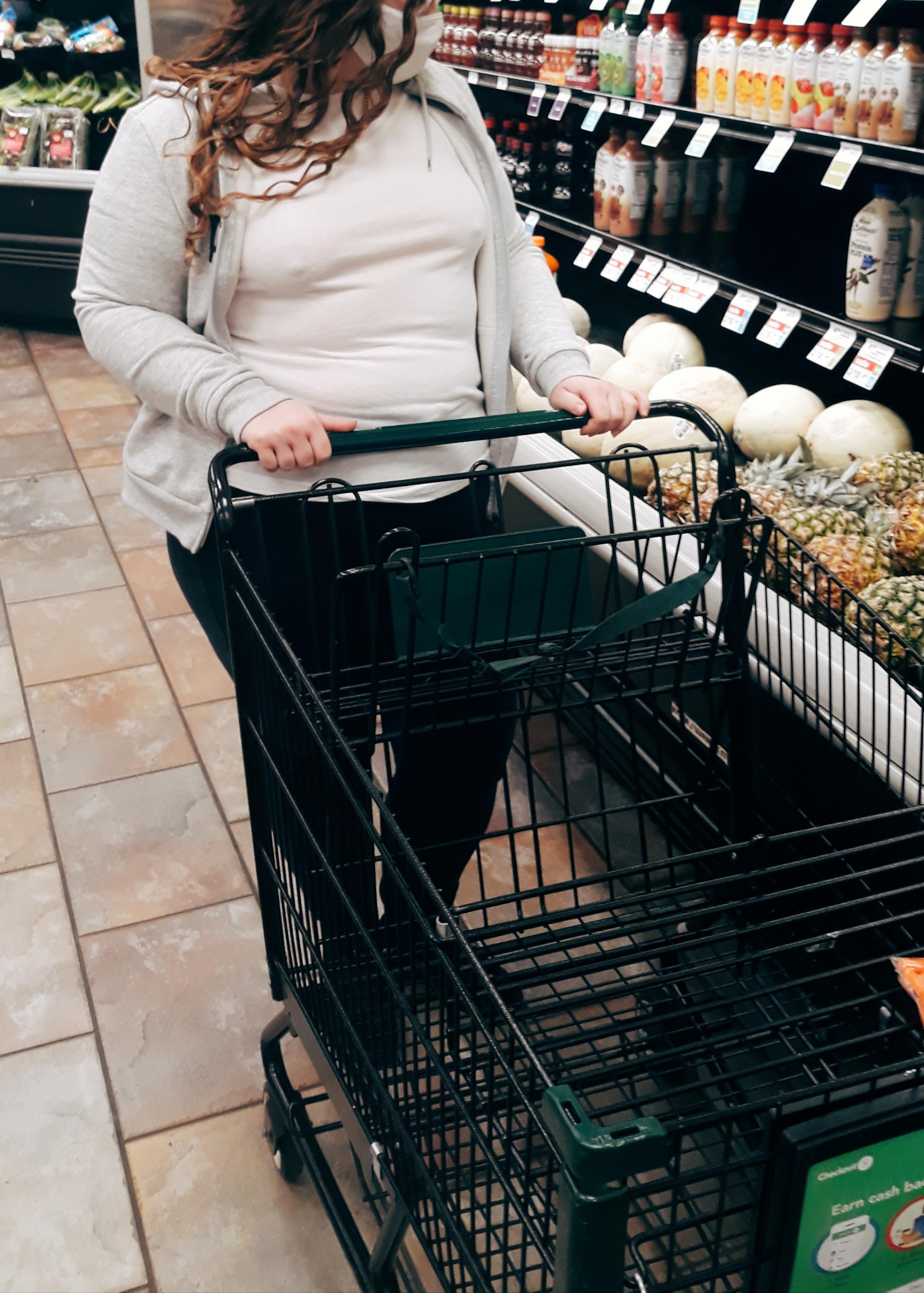 [F26] No bra at the grocery store😉 | Scrolller