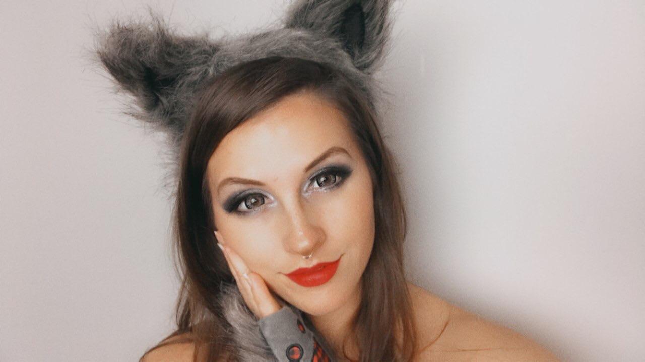 F28. Its not everyday a wolf girl takes a selfie | Scrolller