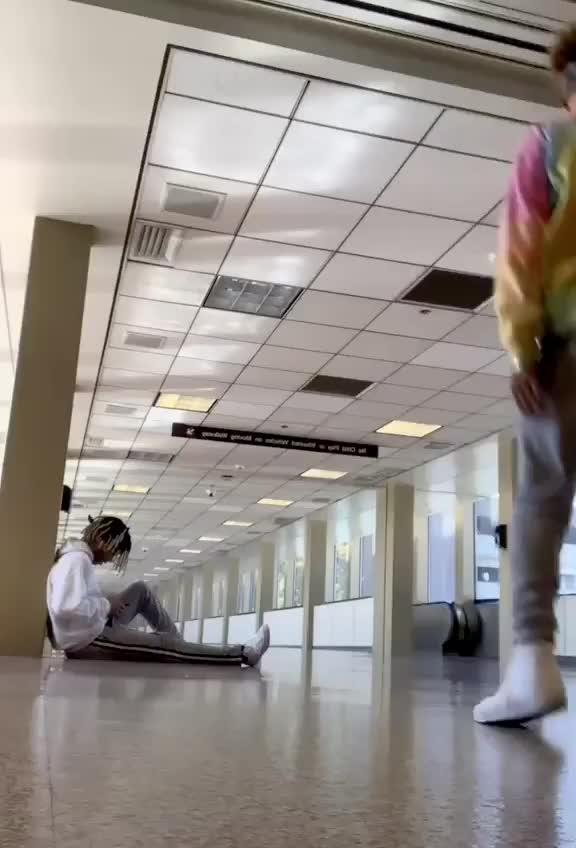 Fancy Footwork | Scrolller