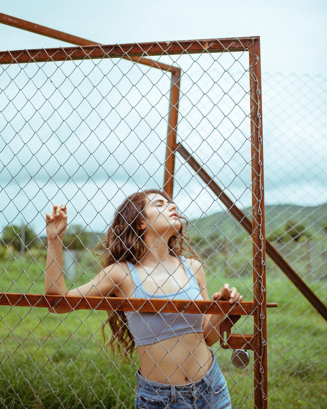 Fatima Sana Shaikh Navel Treat | Scrolller