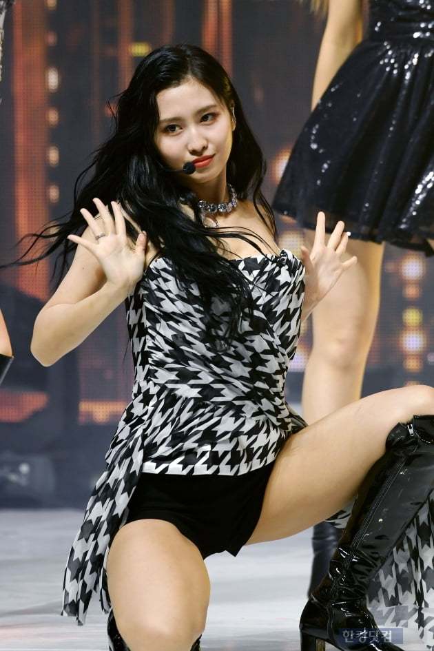 Feel Special Showcase Momo | Scrolller