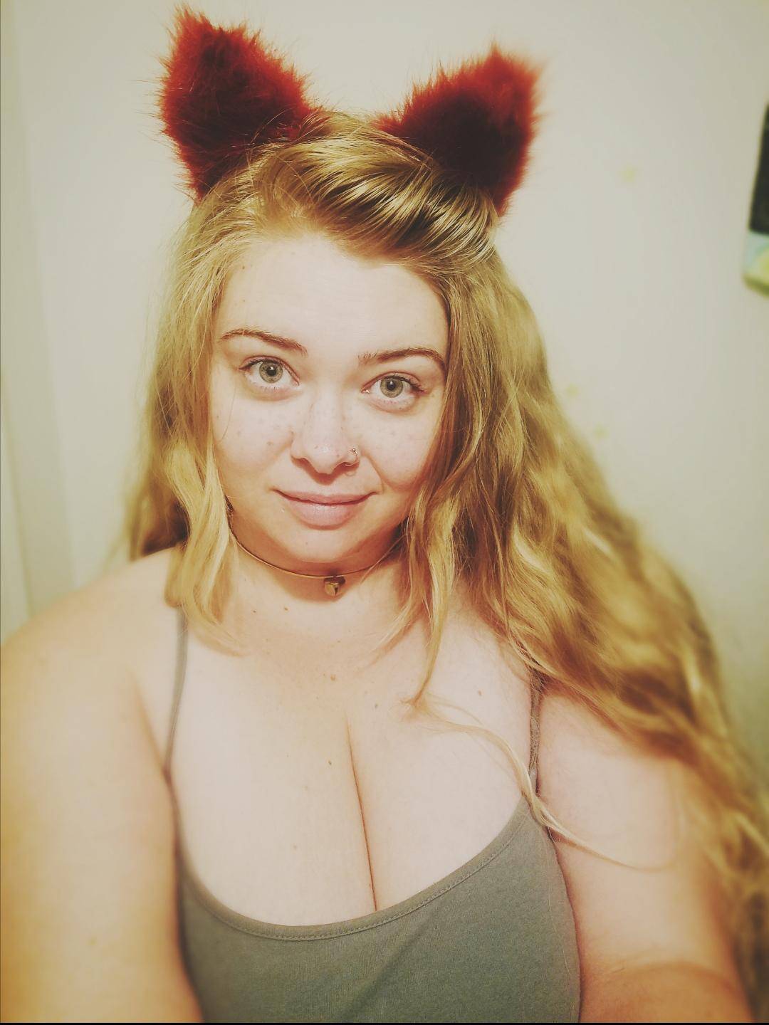 Feelin' a little foxy 🦊, thinkin' about finding a little friend to have a bubble bath with ...