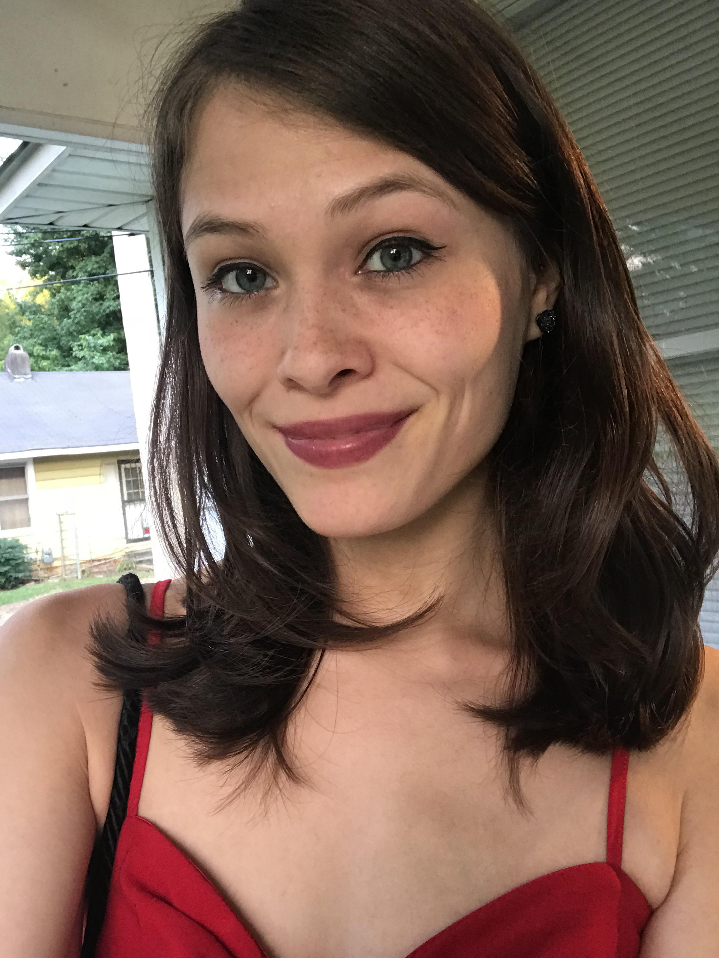 Feelin cute in my red dress :) | Scrolller