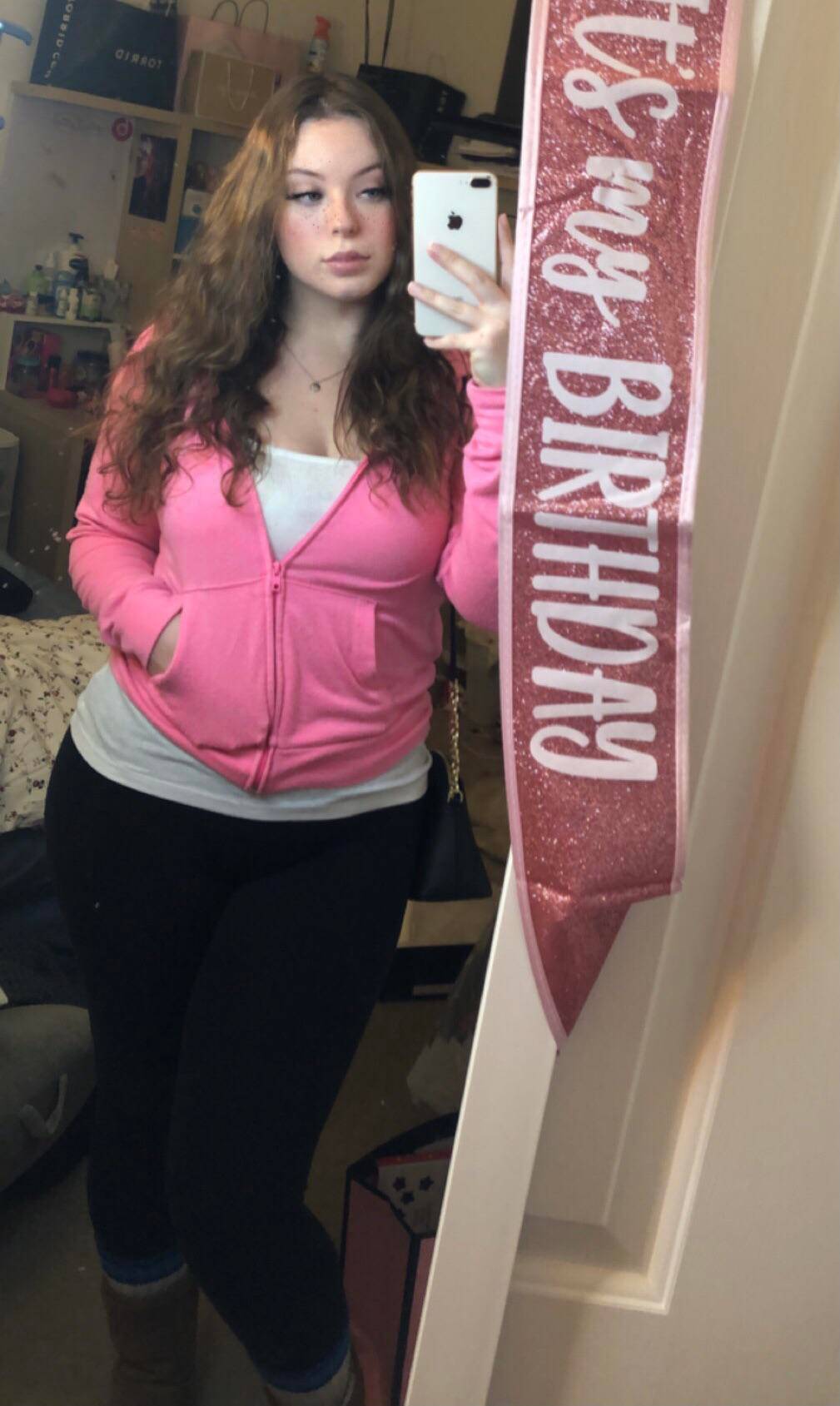 feeling cozy [F] (21) | Scrolller