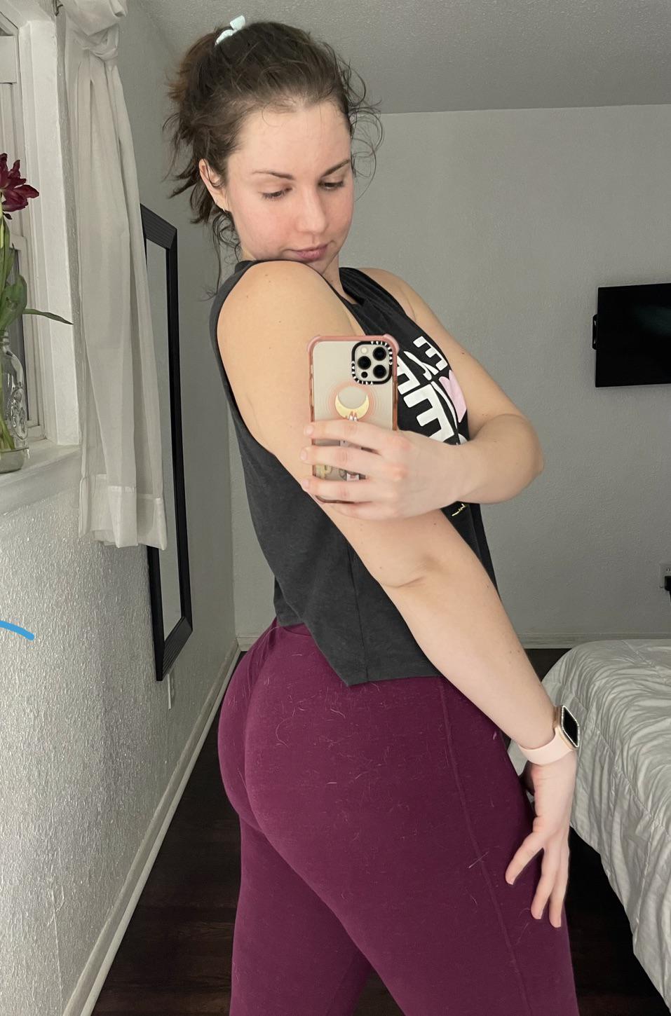 Feeling curvy in burgundy. | Scrolller