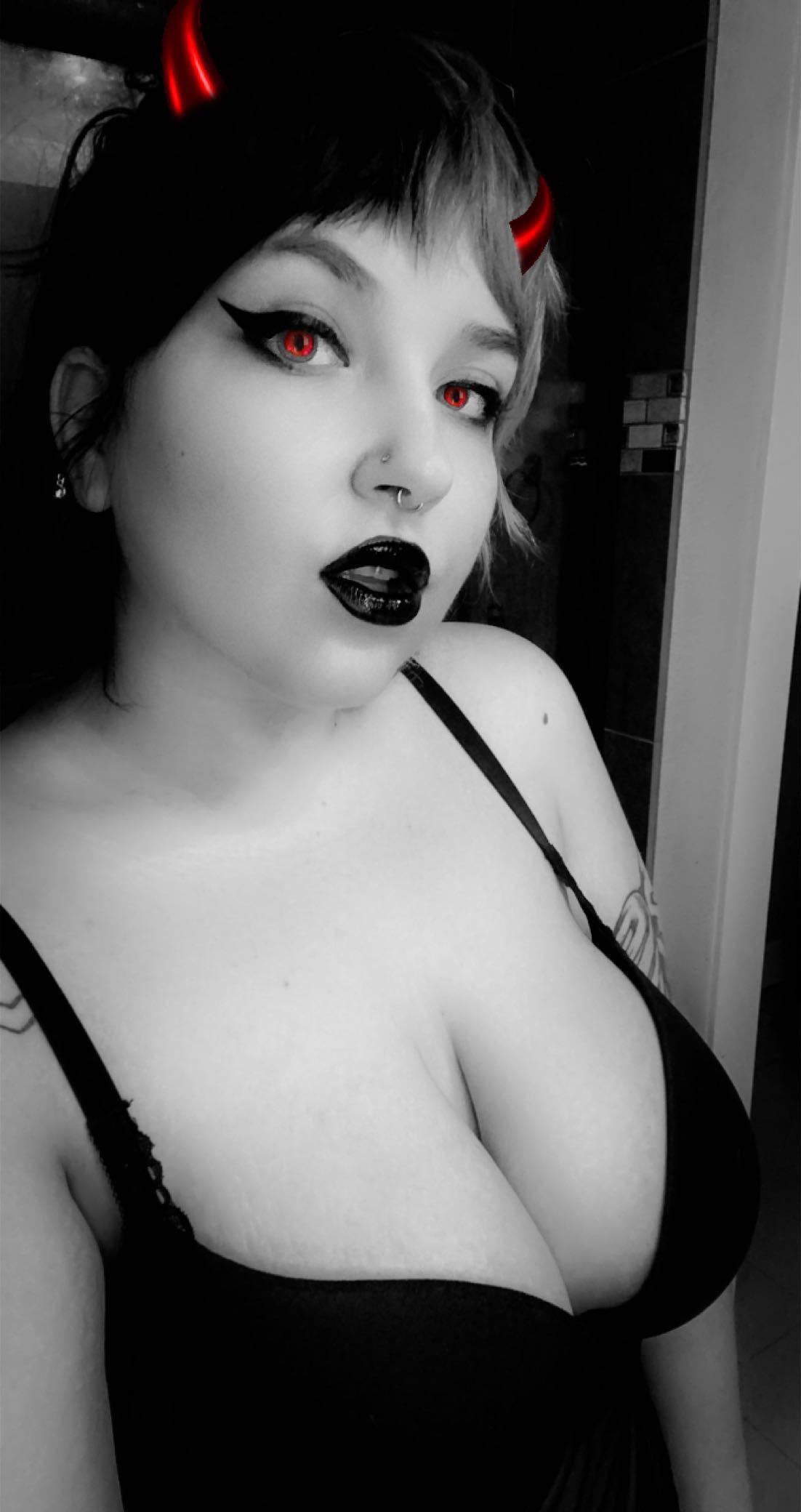 feeling devilish 😈 | Scrolller