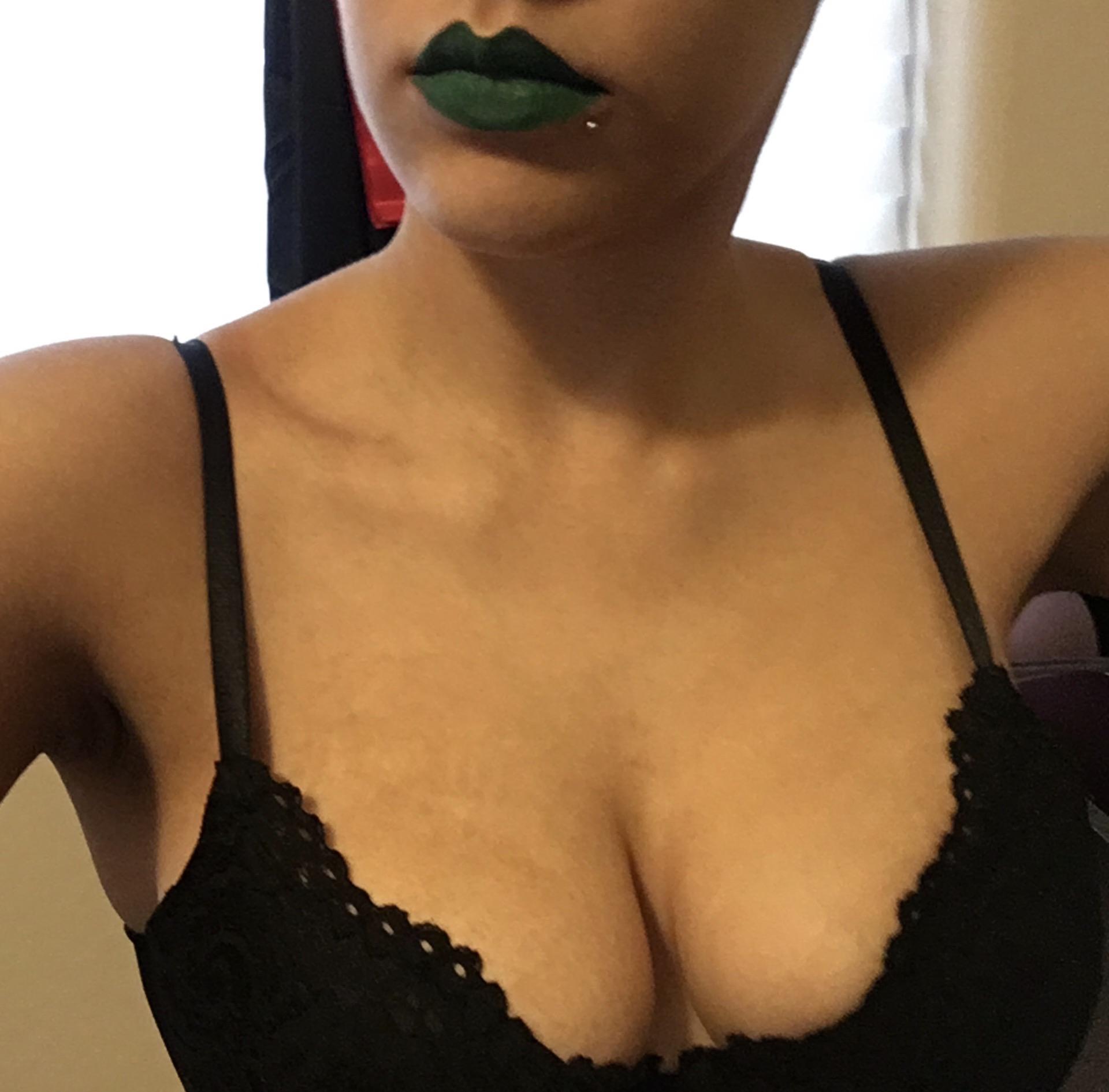 Feeling frisky 💚 | Scrolller