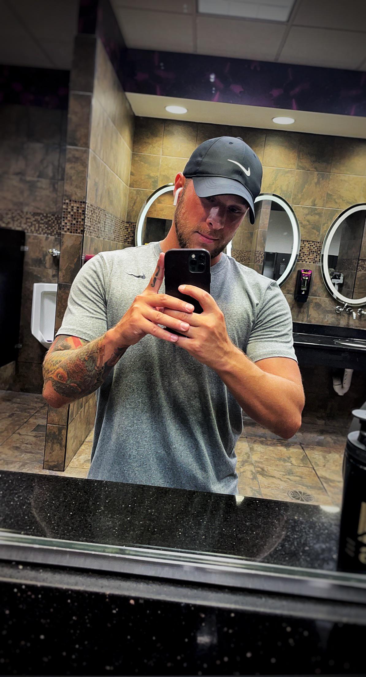 Feeling good. Shoutout to the two people who upvote me! | Scrolller