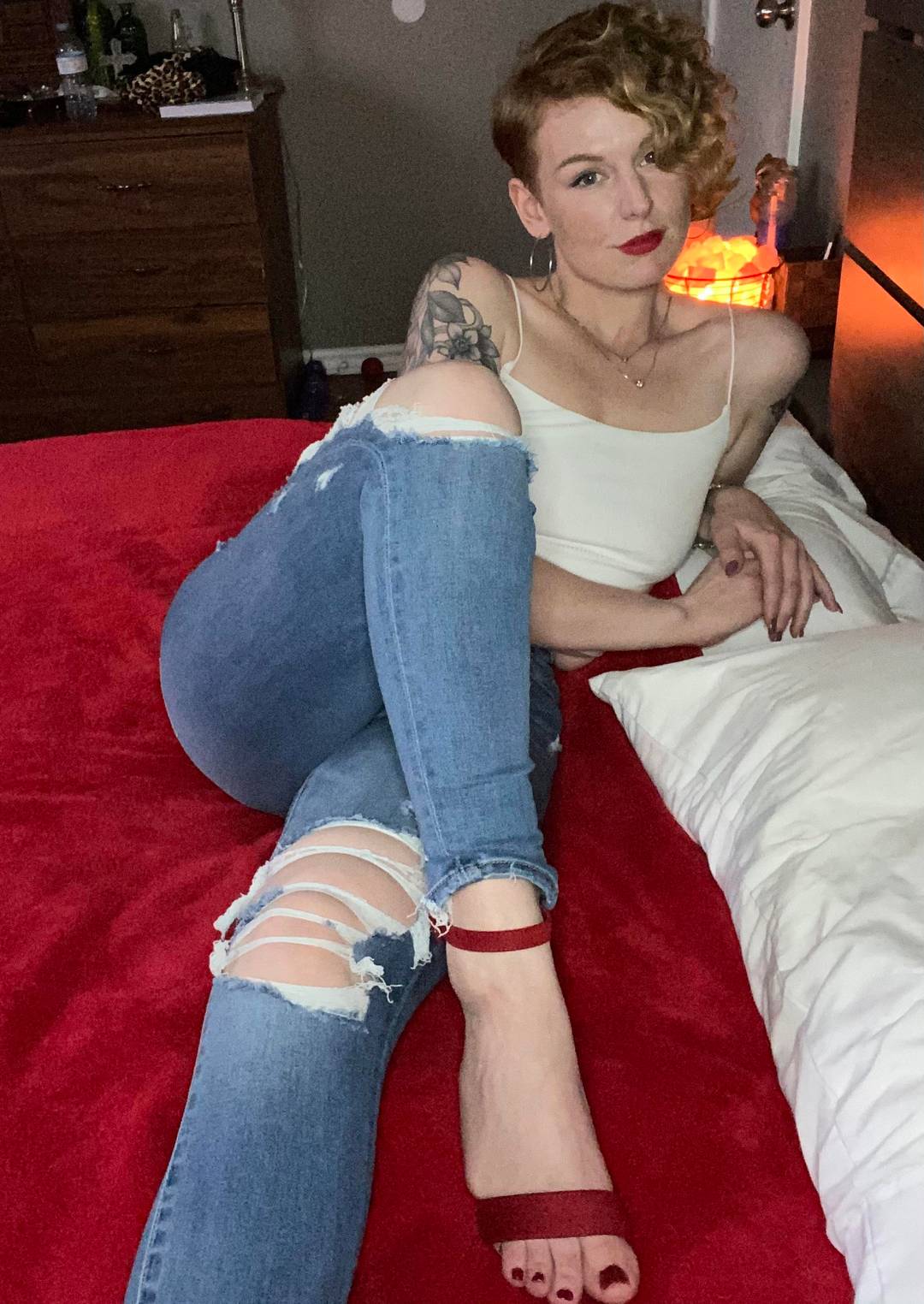 Under these tight jeans I have a 🇨🇦 thong on😊 | Scrolller