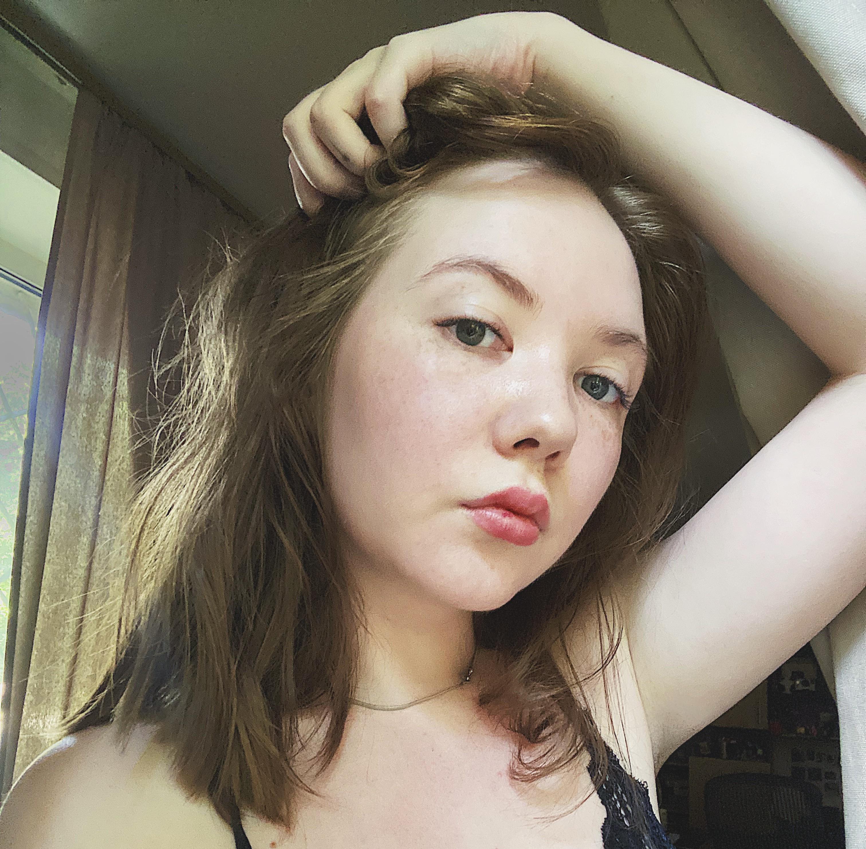 feeling kinda hot 🥵(over18) | Scrolller