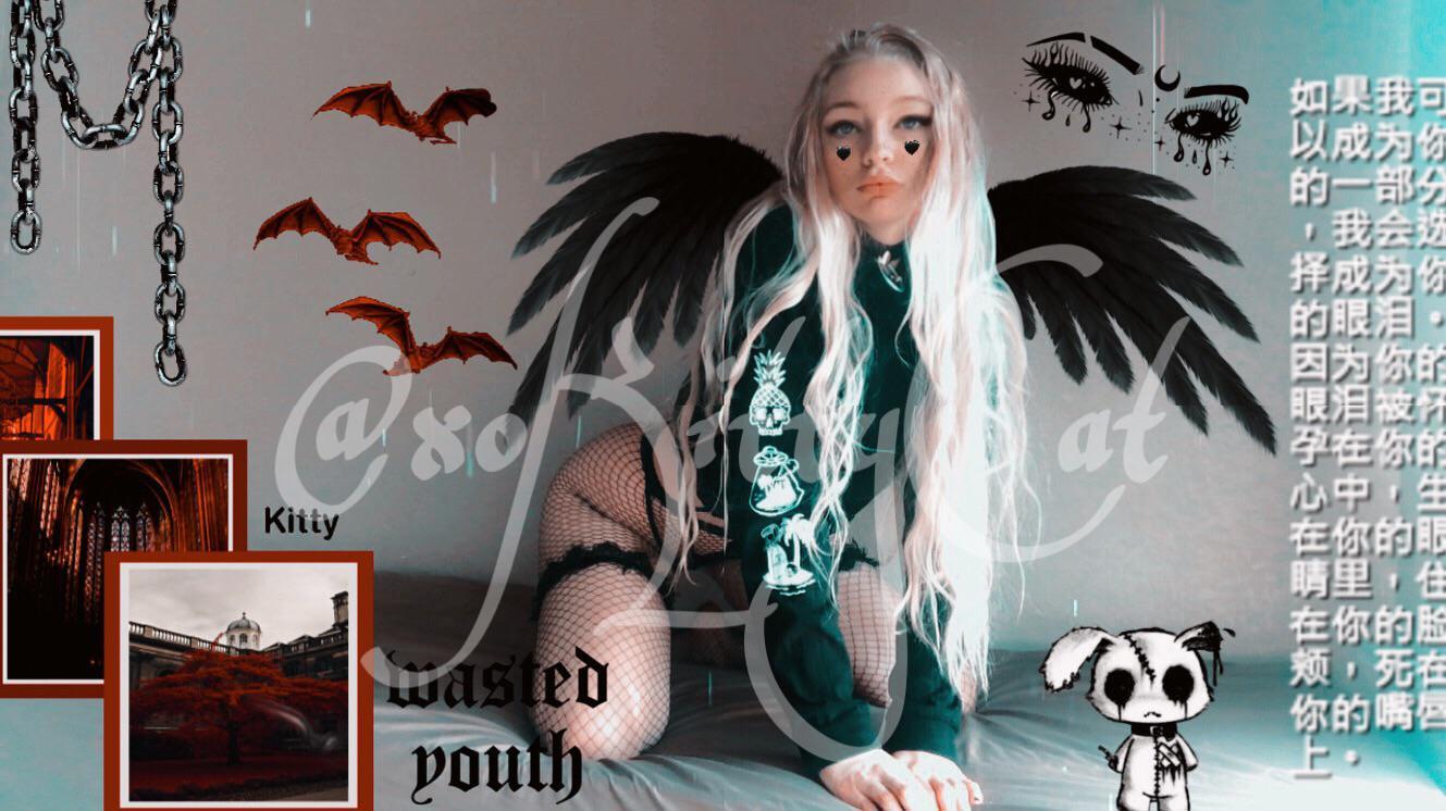 Feeling spooky 🦇 💋 | Scrolller