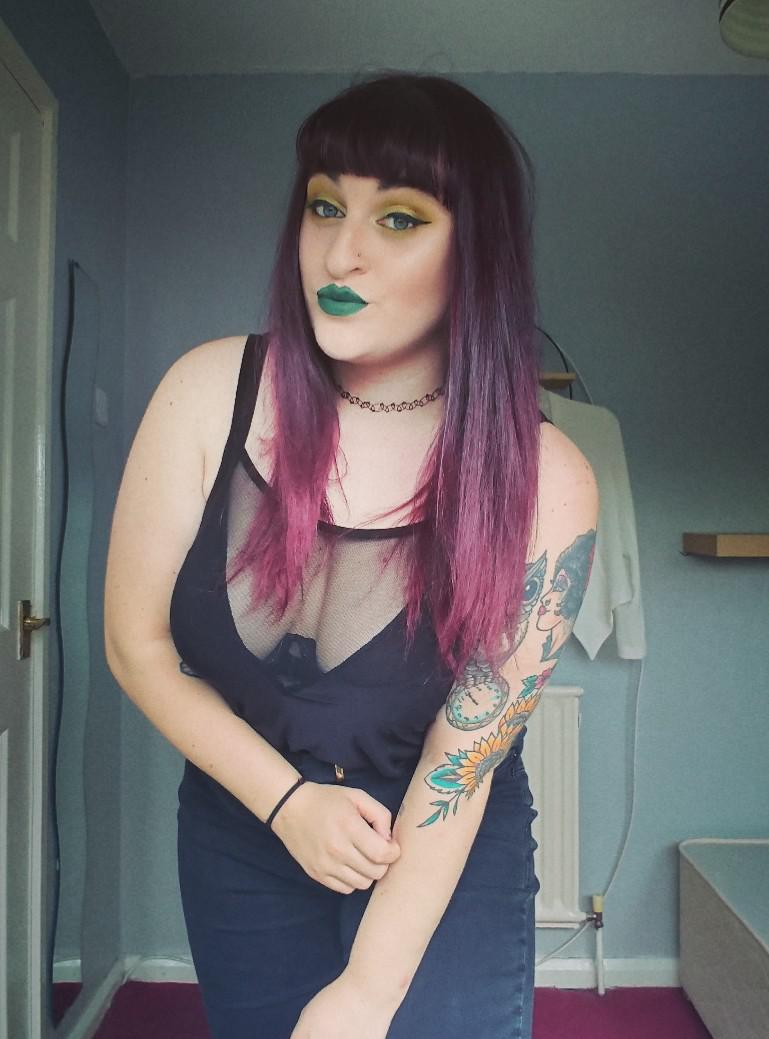 🖤💀 Feeling the green. | Scrolller