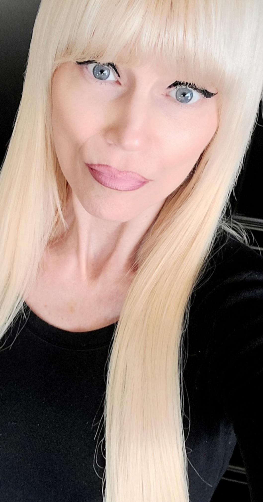 Feel'n Blue | Scrolller