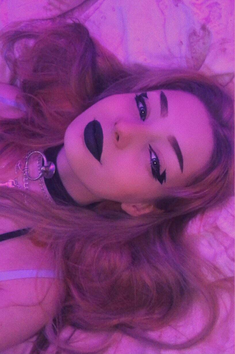 felt very pretty here :) how’s your day been? | Scrolller