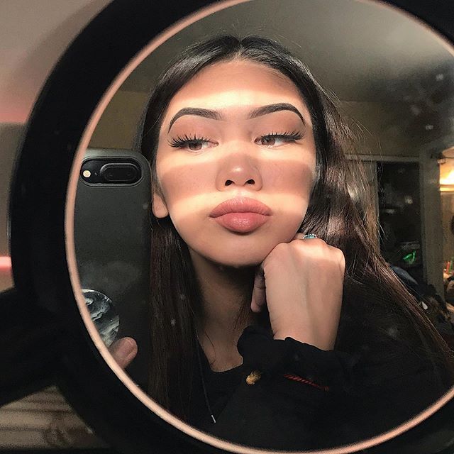 Filipina Scrolller