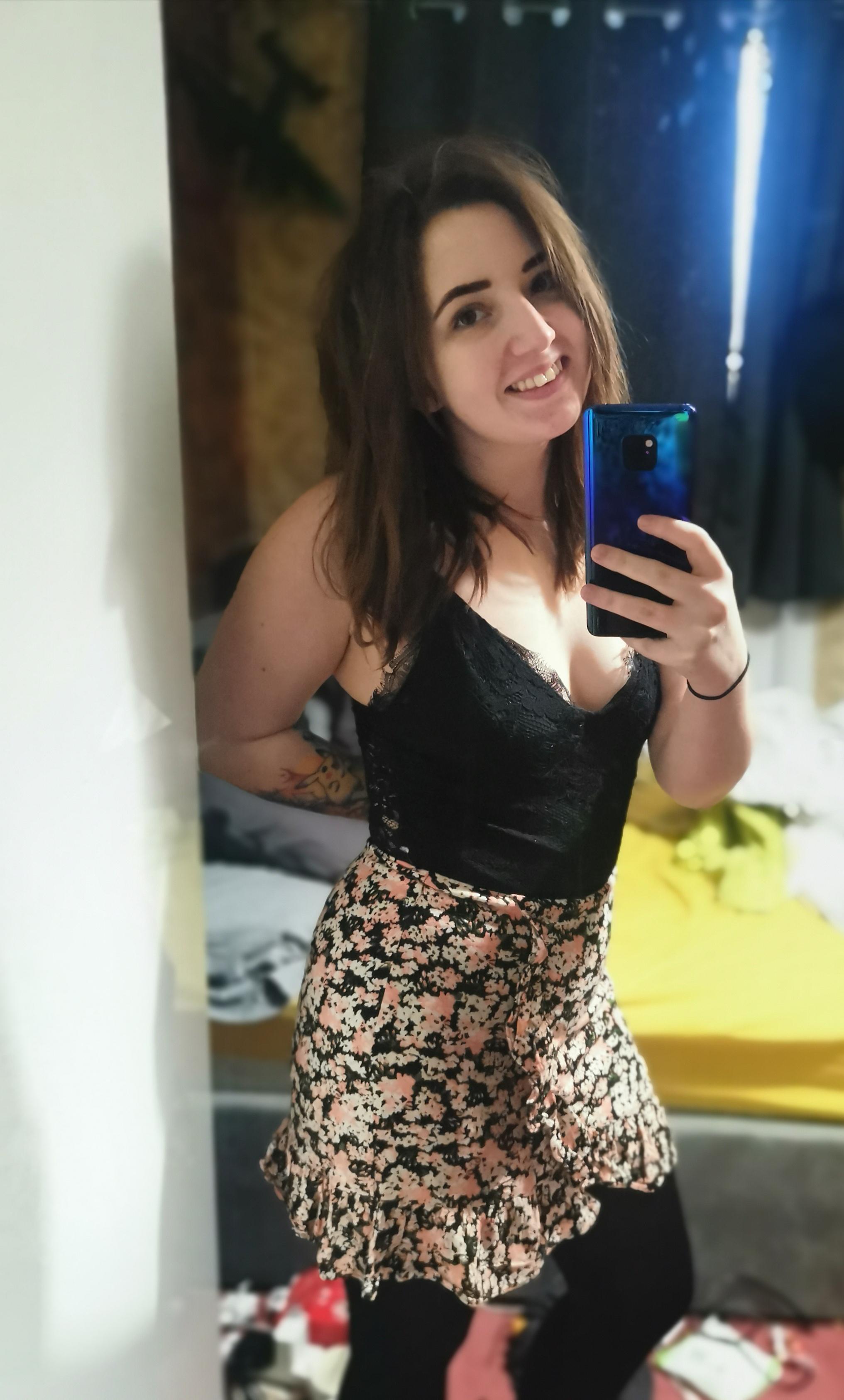 Finally applied for my divorce today, here's a celebratory selfie. Can you tell I'm happy [26 ...