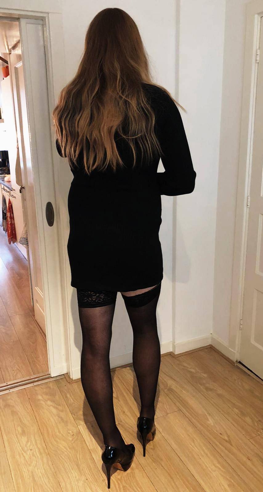 Finally got my hair... Time for full body shots! Although this picture ...