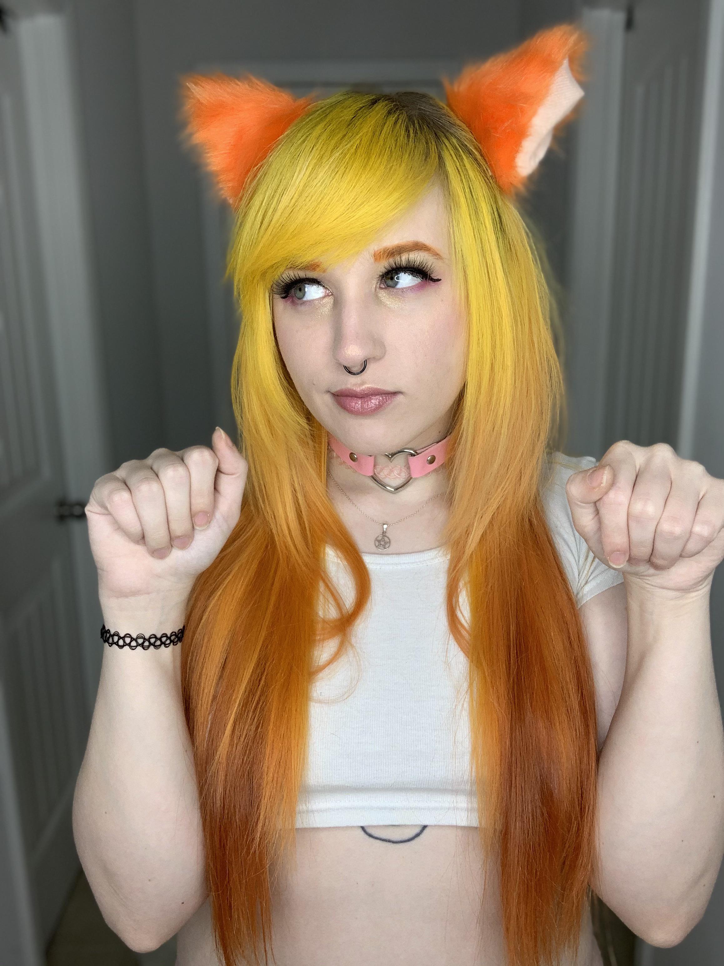 fine i’ll sit pretty 🙄 | Scrolller